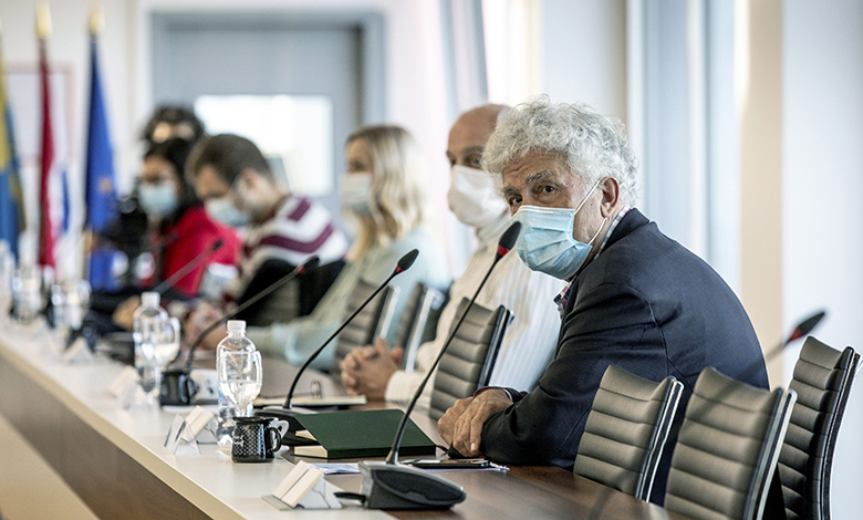 Dogodine bez maski, ali samo ako se cijepi 70 posto ljudi - Akademski